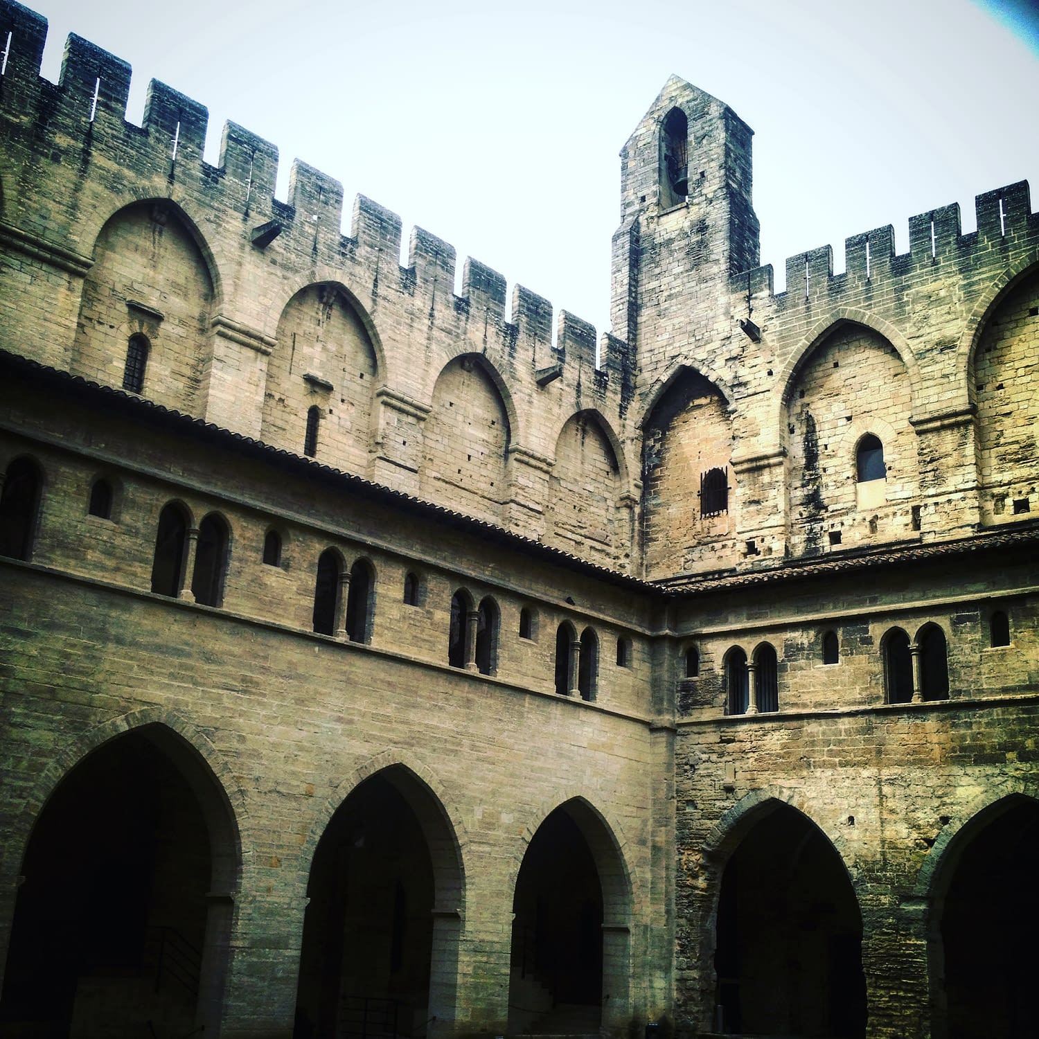 Guided tours in Avignon - Le Visible Est Invisible